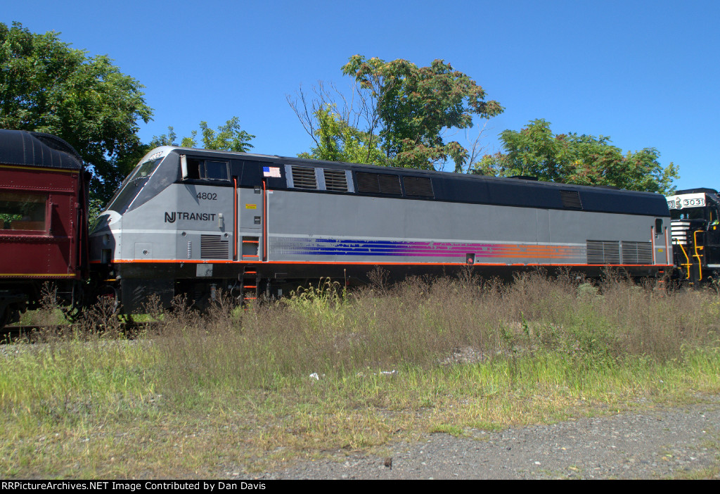 NJT P40BH 4802 still third out on 975